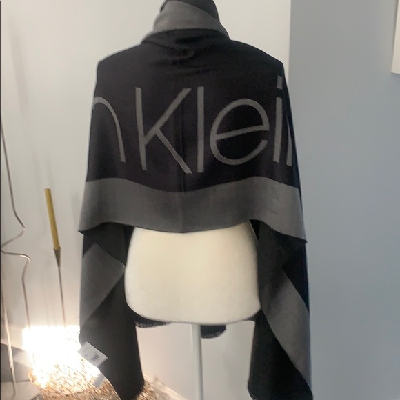 Calvin Klein | Accessories | Nwt Calvin Klein Reversible Wrapscarf ...